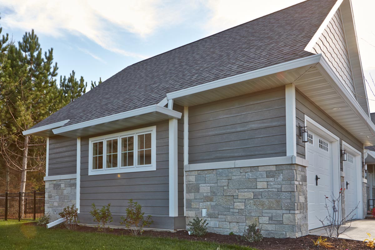 Luxury Craftsman Garage - Diamond Kote® Siding System