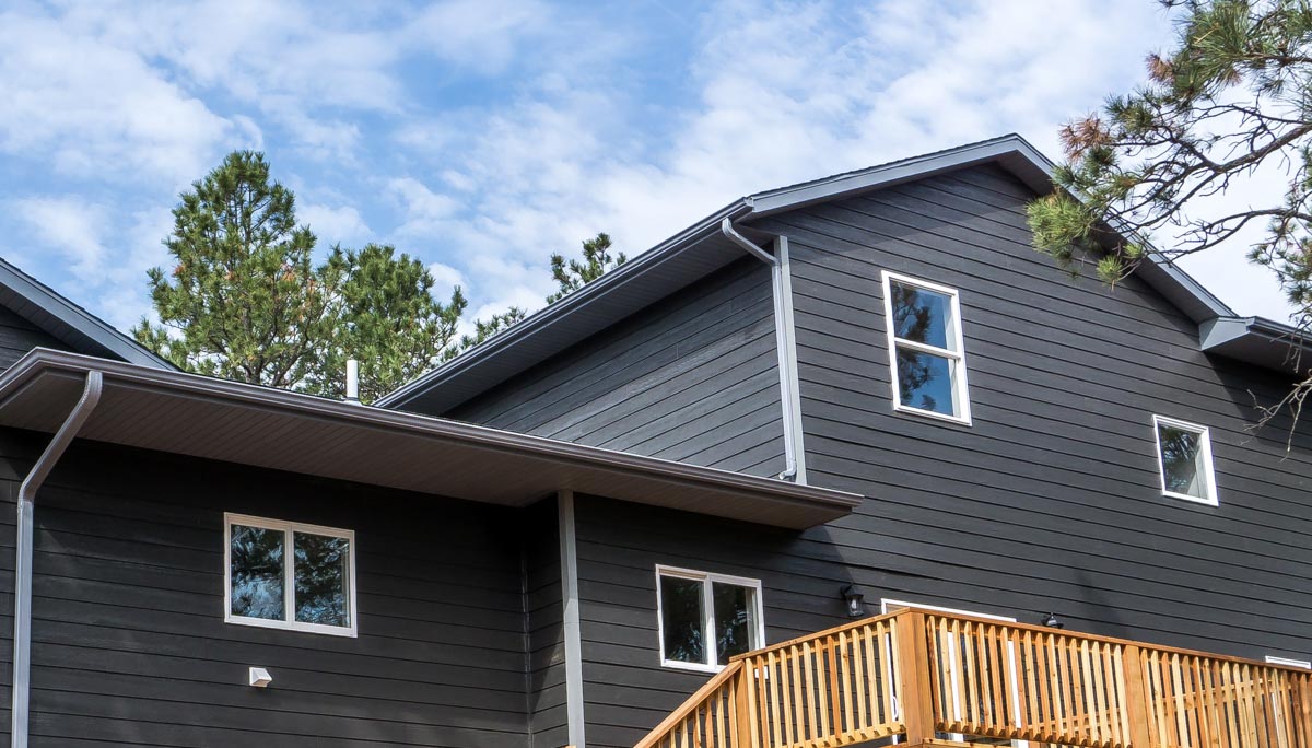 Pine Forest Retreat Deck - Diamond Kote® Siding System