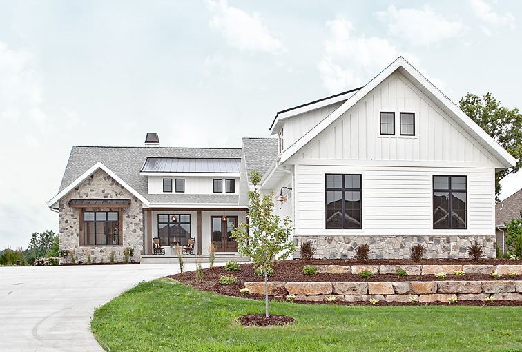 Dreamy Modern Farmhouse - Diamond Kote® Siding System