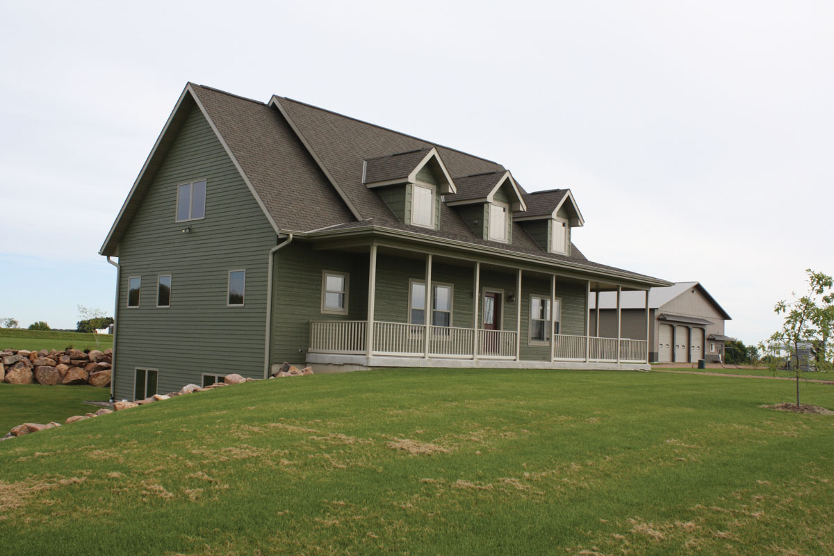 Forever Farmhouse Side View - Diamond Kote® Siding System